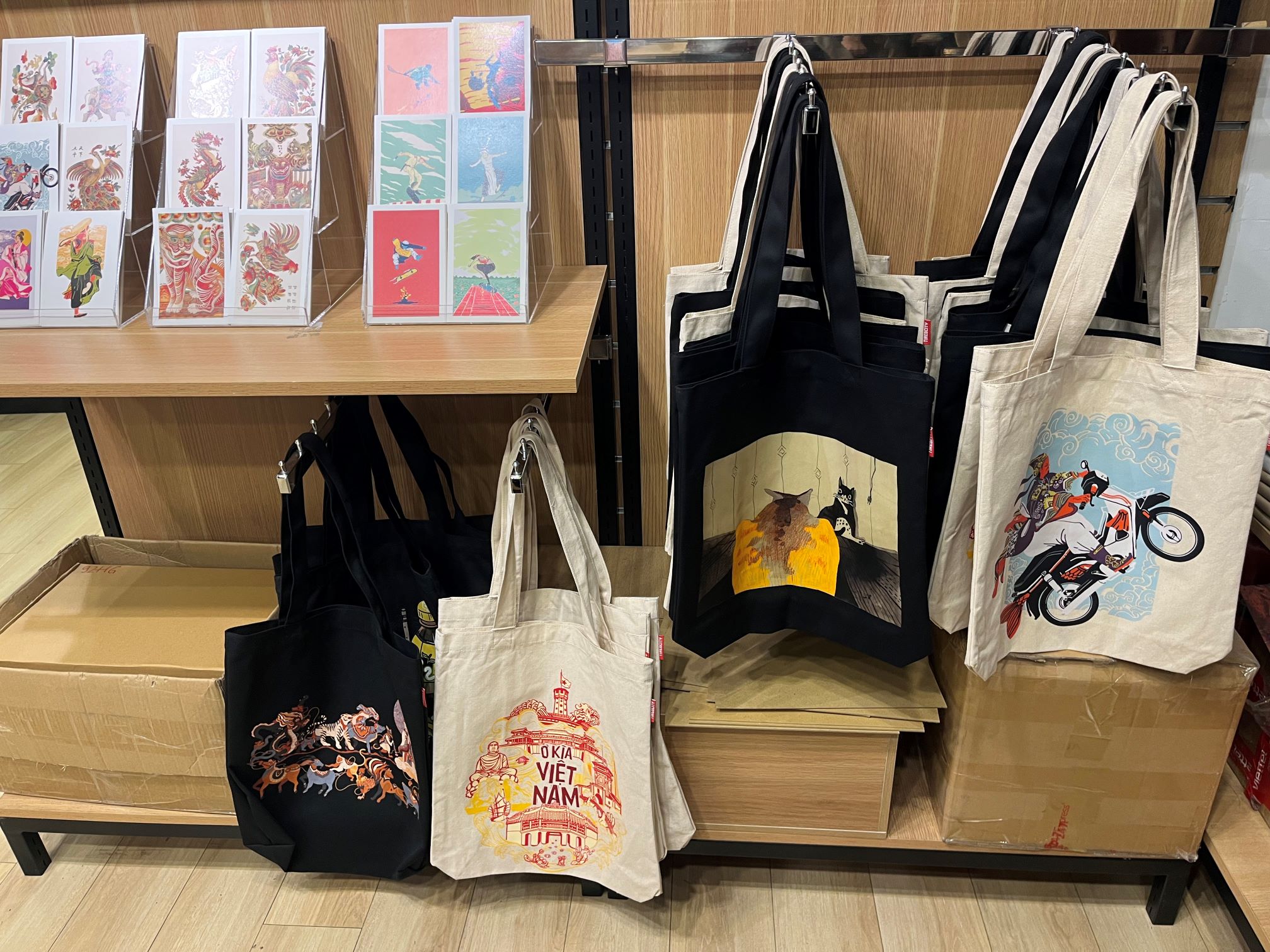 ハノイの魅力を芸術で再発見！アートなホアンキエム区を街歩き - Walking Vietnam - ウォーキングベトナム