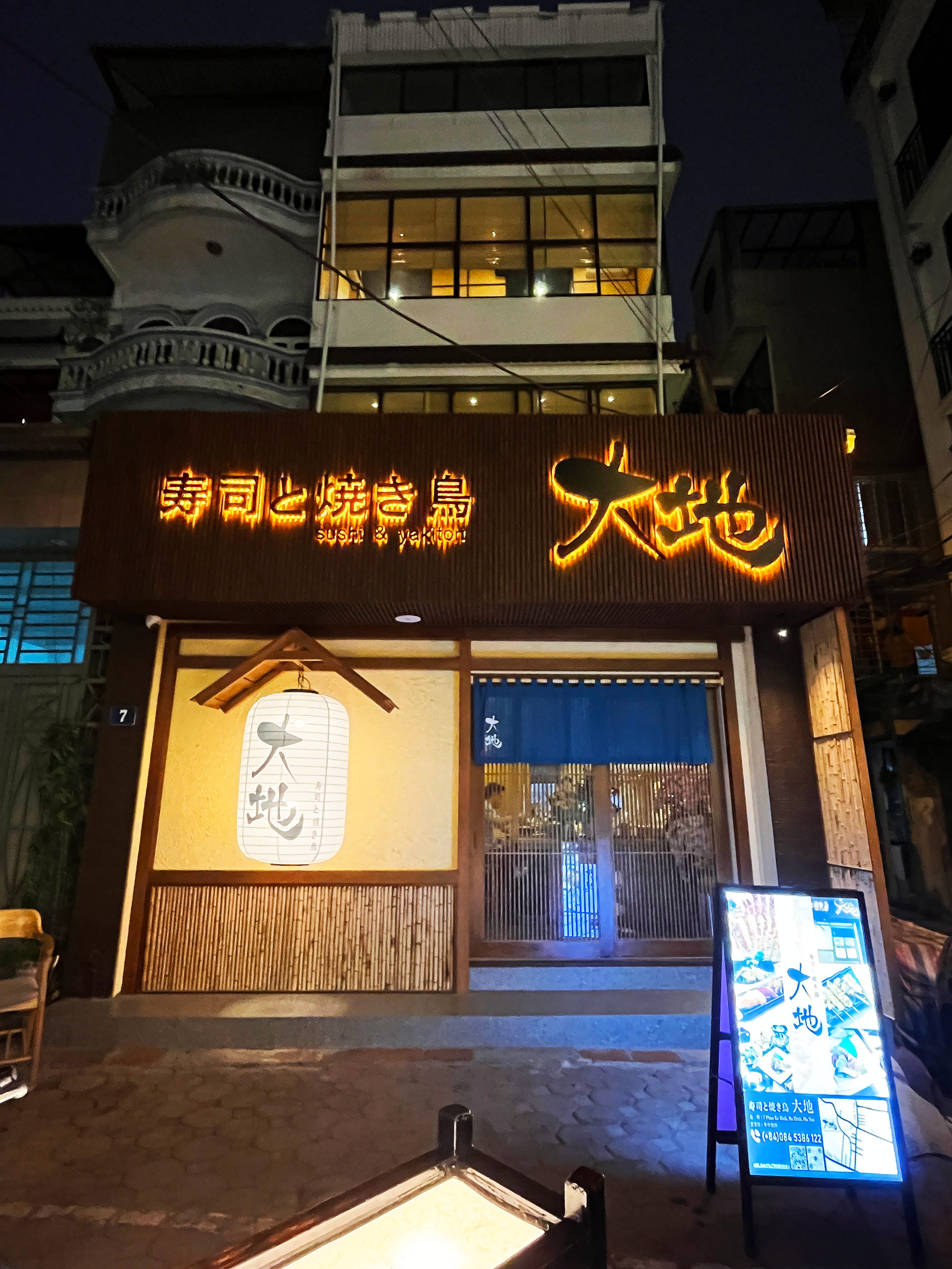 寿司と焼き鳥 大地 Daichi - Walking Vietnam - ウォーキングベトナム