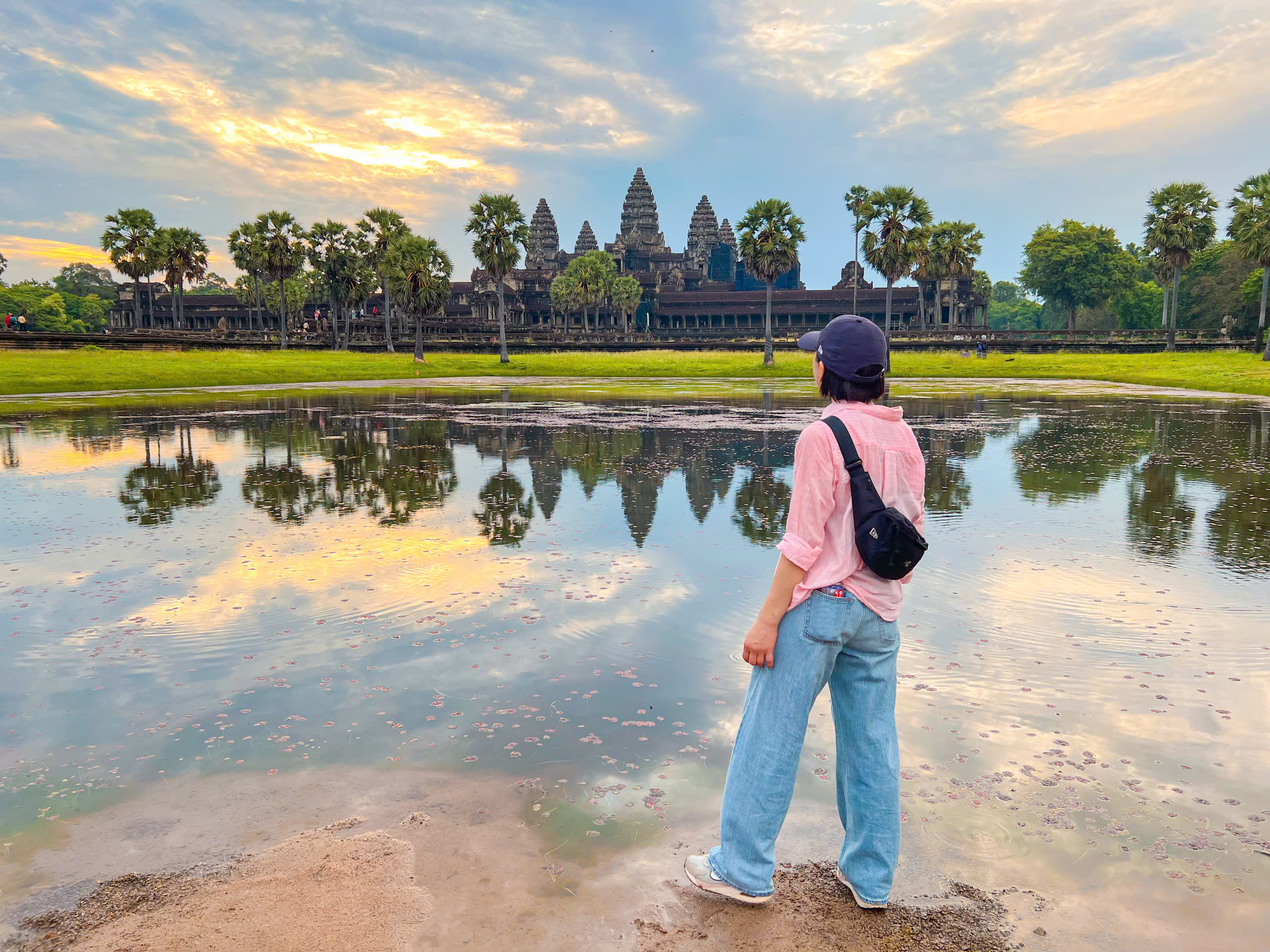 神秘的な朝日を拝めるアンコールワット - Walking Vietnam - ウォーキングベトナム